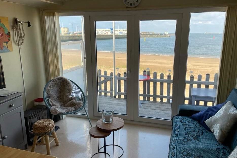 Uitzicht op strand en zee - STRANDHUISJE.DE